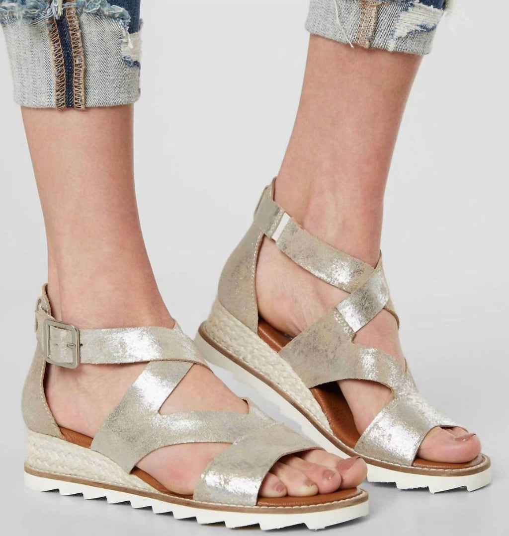 Diba True - Qu Aint Sandal – Steals