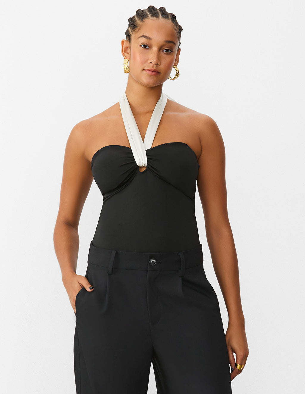 GSTQ's Twist Halter Top: Chic Elegance Redefined – Steals